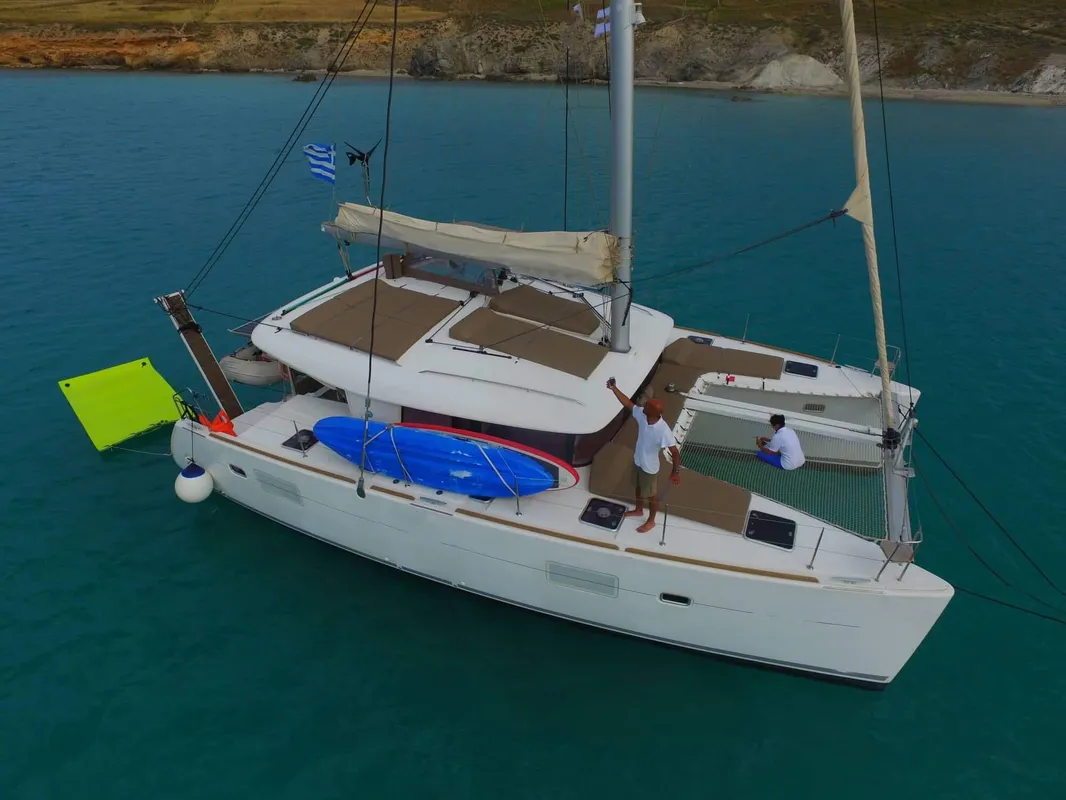 Lagoon 400s2 - Katamaraani 40 ft in Mykonos, Greece - Anezo | BednBlue