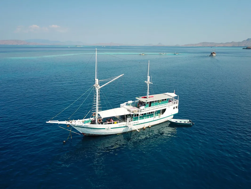 Bugis Motor Sailer 98 ft in Labuan Bajo - Phinisi | BednBlue