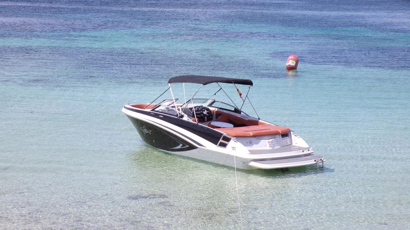 Glastron GT245 - Motor Yacht 26 ft in Eivissa - Blue Dream | BednBlue