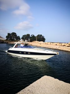 Sunseeker Motor Yacht 38 ft in Phalasarna, Greece - KOYRSAROS | BednBlue