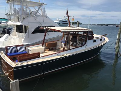 Adams Downeaster - Motor Yacht 36 ft in Marine Park Drive - Marlinspike ...