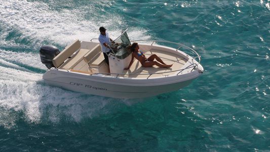 Capelli CAP 19 - Motor Yacht 19 ft in Amalfi - CAPELLI CAP 19 | BednBlue