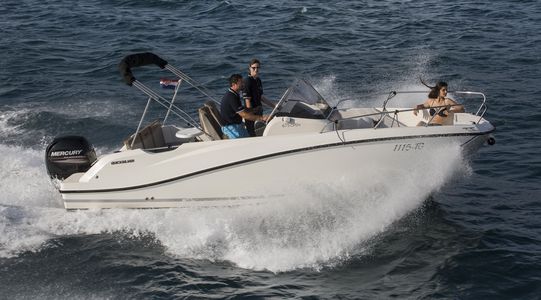 Quicksilver 675 - Motor Boat 22 ft in Makarska - Quicksilver 675 | BednBlue