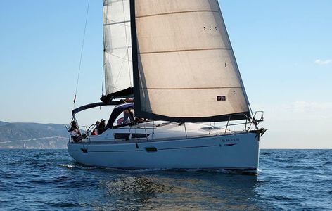 Jeanneau Sun Odyssey 39i - Sailing Yacht 39 ft in Palamós - MOoN | BednBlue