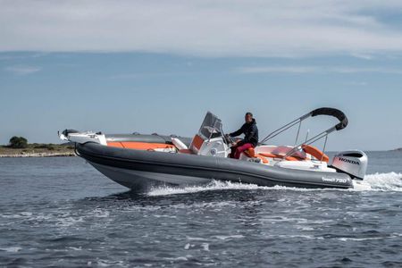 Marlin 790 dynamic - Inflatable Outboard 26 ft in Šibenik - Lora | BednBlue