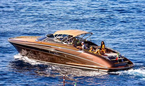 Riva Rivarama 44 - Sürat Teknesi 44 ft in Capri - CHOCOLAT | BednBlue