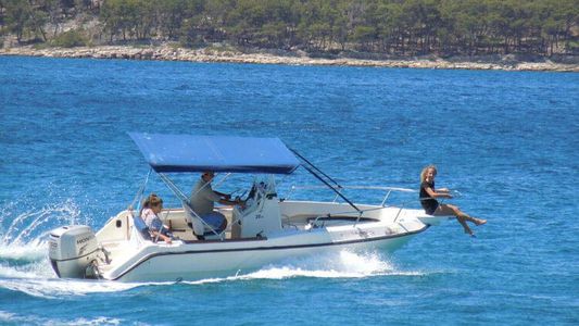 Elan 20 CC - Center Console 20 ft in Milna - Elan 20 CC | BednBlue