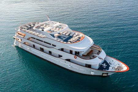 Custom Custom - Motor Yacht 125 ft in Split - Amalia | BednBlue