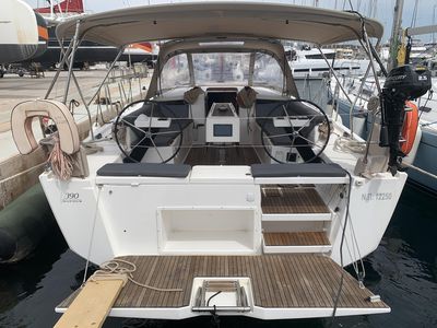 Dufour 390 Grand Large - Sailing Yacht 39 ft in Laurium - Barracuda ...