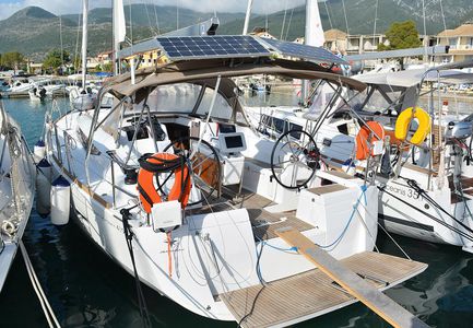 Jeanneau Sun Odyssey 419 - Sailing Yacht 40 ft in Nydri - Rallou | BednBlue