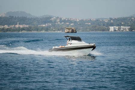 Viper Rib - Motorboot 32 ft in Corfu - Little Love | BednBlue