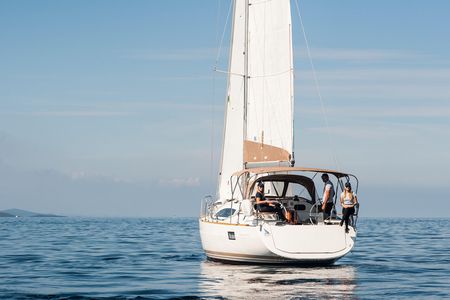 Elan 400 - Sailing Yacht 40 ft in Alimos - Elan 400 | BednBlue