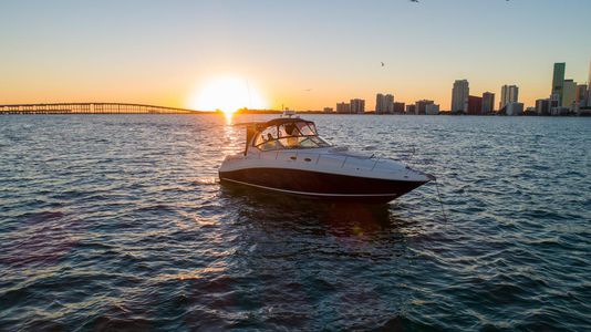 Sea Ray Sundancer 370 CC - Motor Yat 37 ft in Miami - Tribilin | BednBlue